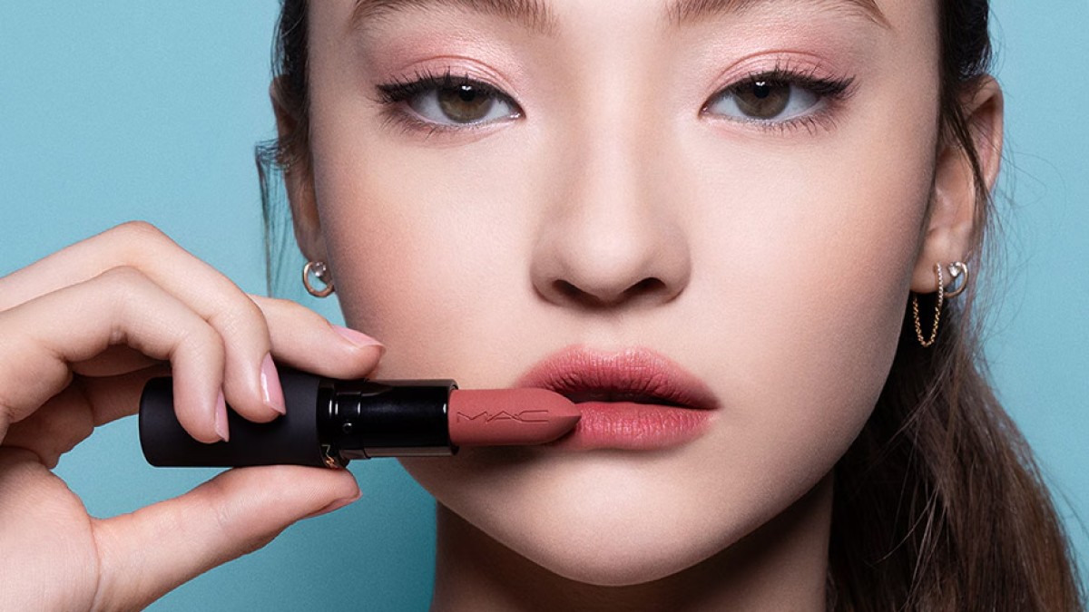 MAC Cosmetics anuncia Ella (MEOVV) como nova embaixadora global da ...